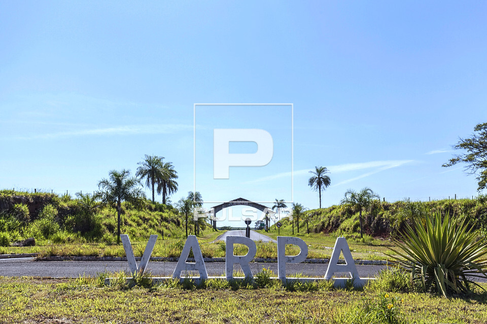 Trevo de entrada para o distrito Varpa - portal ao fundo - fundado por ...