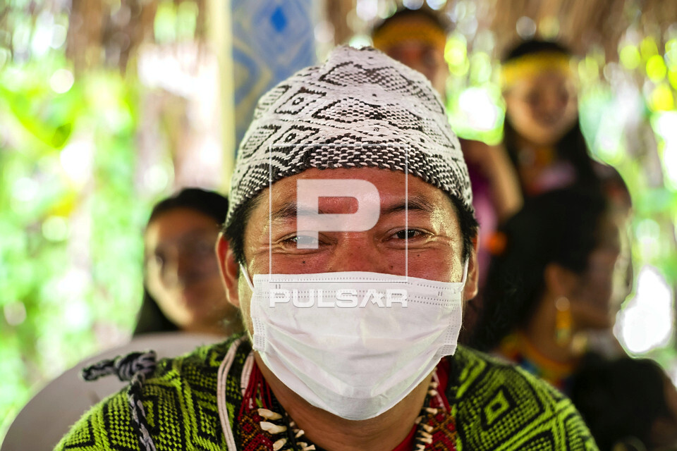 Indígena da etnia Kaxinawá autodenominados Huni Kuin da Aldeia Lago ...