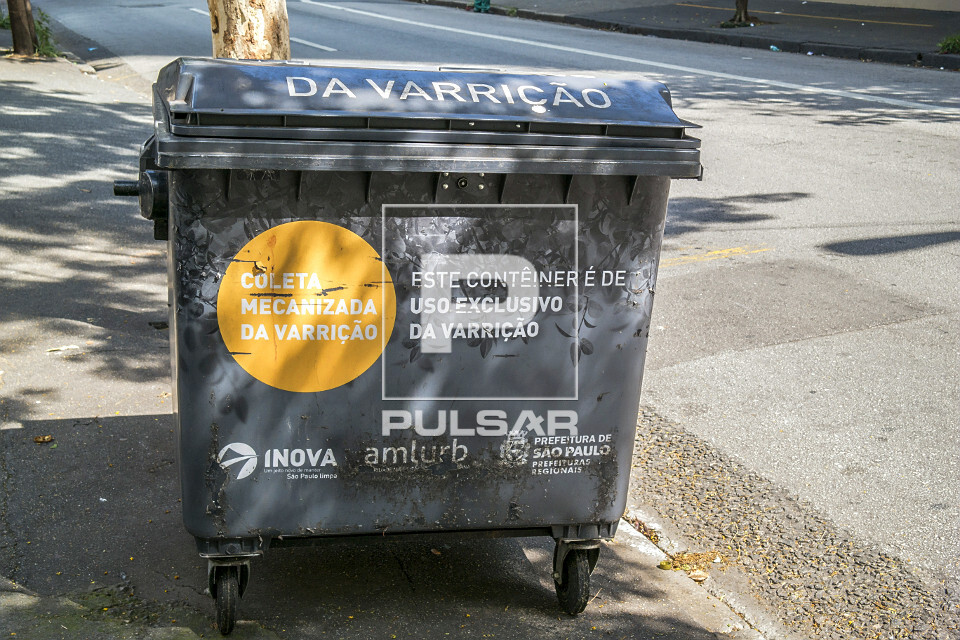 Contêiner de coleta mecanizada da varrição - possui tecnologia QR Code ...