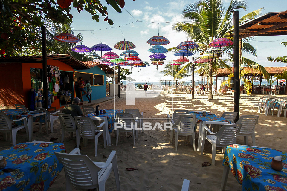 Bar na praia Ponta de Areia - Ilha de Itaparica | Pulsar Imagens ...