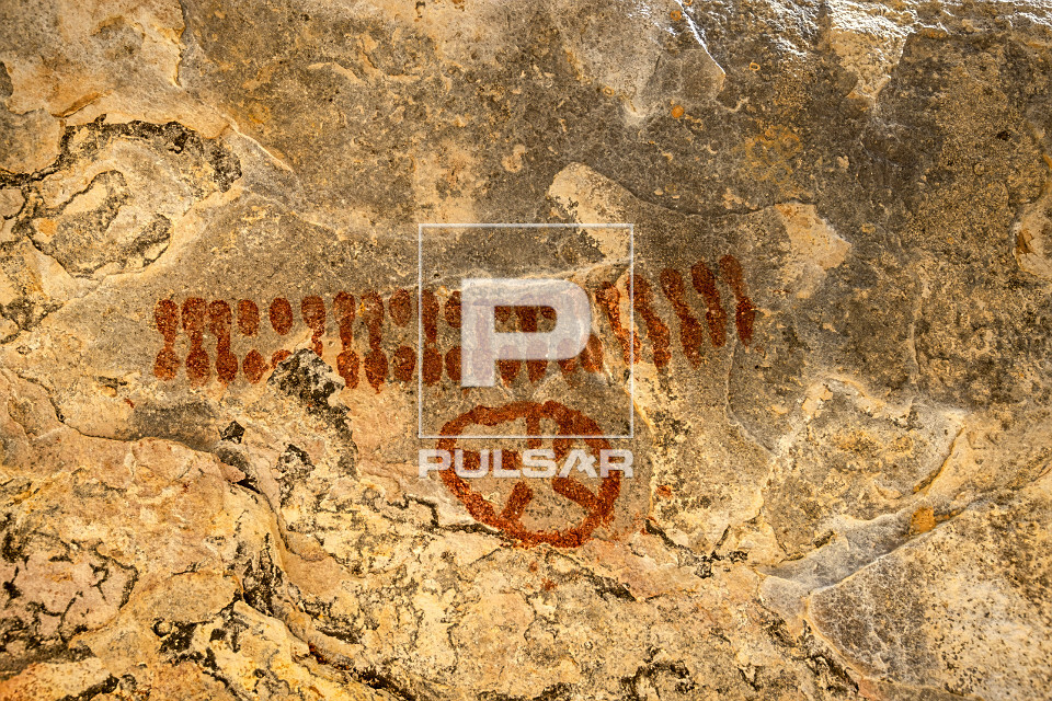 Pintura rupestre de tradição agreste em rocha calcária do Sítio ...