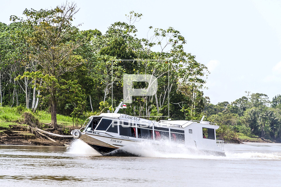 Barco A Jato No Rio