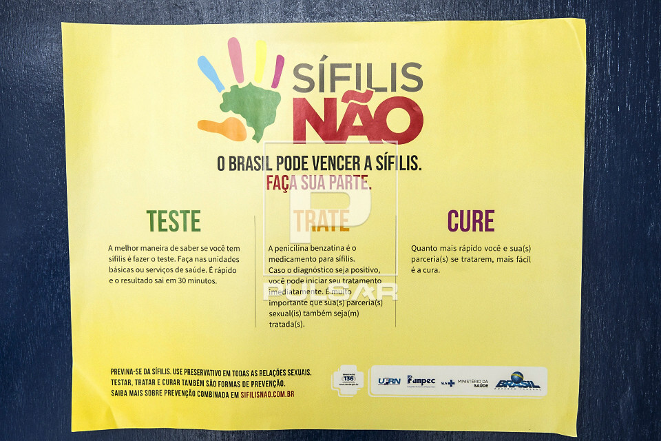 Cartaz com informação sobre a sífilis - doença sexualmente ...
