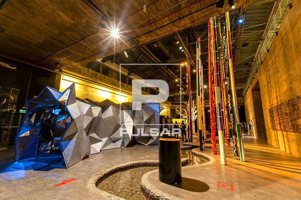 Túnel do Capeta à esquerda e Bosque Santo à direita na exposição O ...