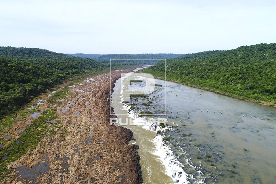 Secao De Queda De Agua Pesquisa Sobre O Metabolismo Do Dendê Afetado