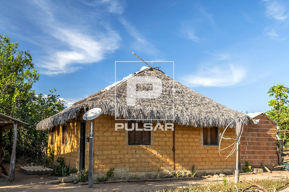 Casa Com Telhado De Palha Empena Casa Palha Telhado De Foto Gratuita