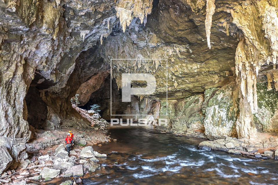 Entrada Da Caverna Subterranea Muro De Rocha Com Entrada Na Caverna De