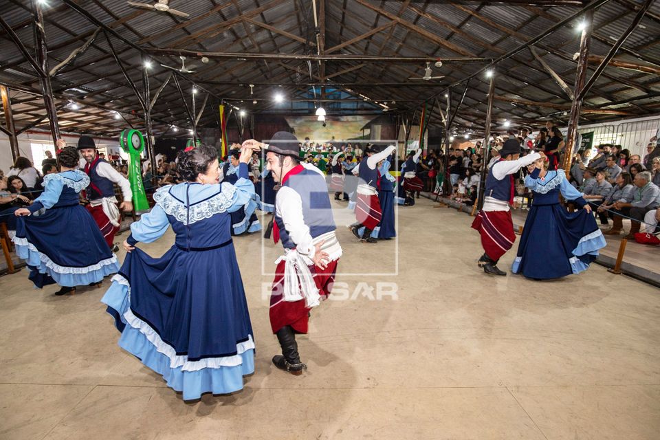 Chico Sapateado - dança gaúcha apresentada pelo grupo do CTG Centro de ...