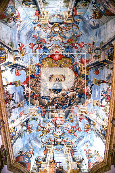 Pintura policromada de Mestre Ataíde representando Assunção da Virgem ...