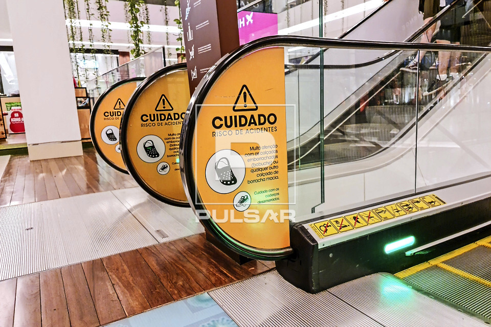 Acidente De Escada Rolante Escada Rolante Em Lisboa: Uma Viagem