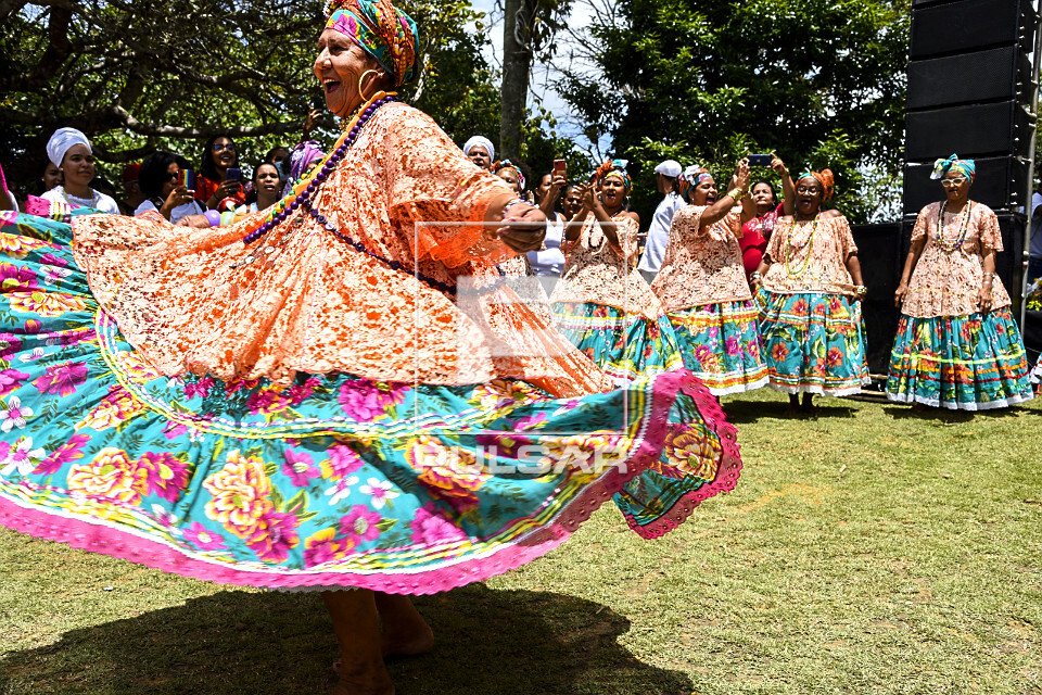 Apresentação de samba de roda na semana da consciência negra no ...