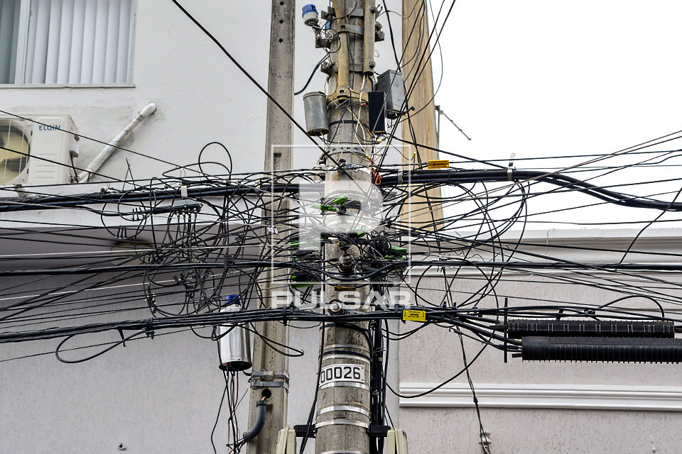 Postes De Fios Eletricos