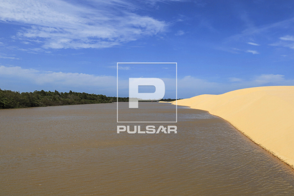 Dunas do Morro Branco na margem do rio Parnaíba - APA Área de Proteção ...