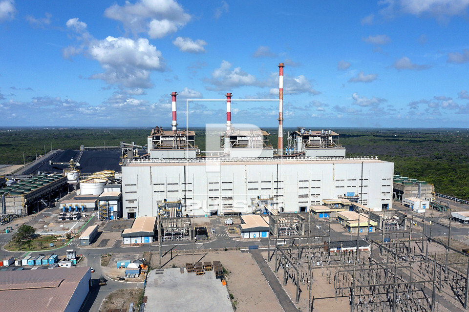 Vista de drone de Usina Termoelétrica Pecém I - geração de energia com ...