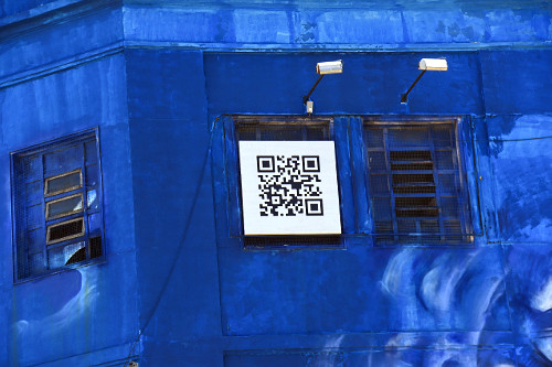 Totem com código QR Code - Quick Response código de barras ...