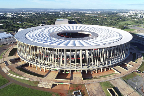 Vista de drone da cobertura do Estádio Nacional de Brasília Mané ...