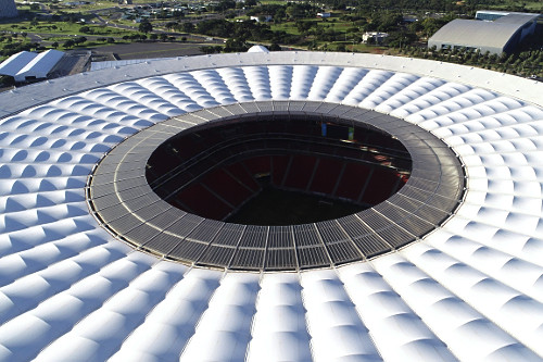 Vista de drone da cobertura do Estádio Nacional de Brasília Mané ...