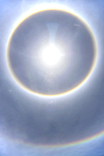 Halo Solar fenômeno óptico caracterizado pelo surgimento de um círculo ...