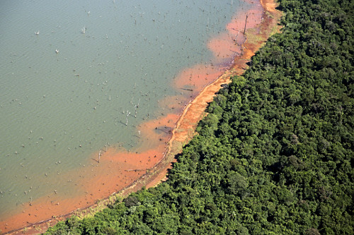 Vista aérea do Canal da Piracema da Usina Hidrelétrica de Itaipu ...
