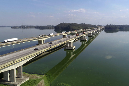 Vista aérea da Represa Billings com destaque para SP-21 Rodoanel Mário ...