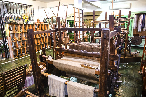 Tapetes feitos em tear manual na comunidade quilombola Mutuca no ...