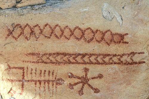 Pinturas rupestres na Quinta Cidade do Parque Nacional de Sete Cidades ...